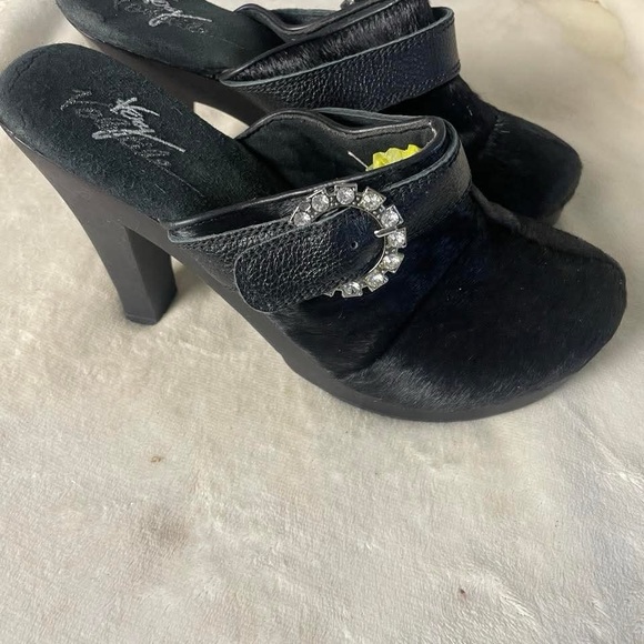 Very Volatile | Shoes | Euc Very Volatile Womens Black Leather Faux Fur ...
